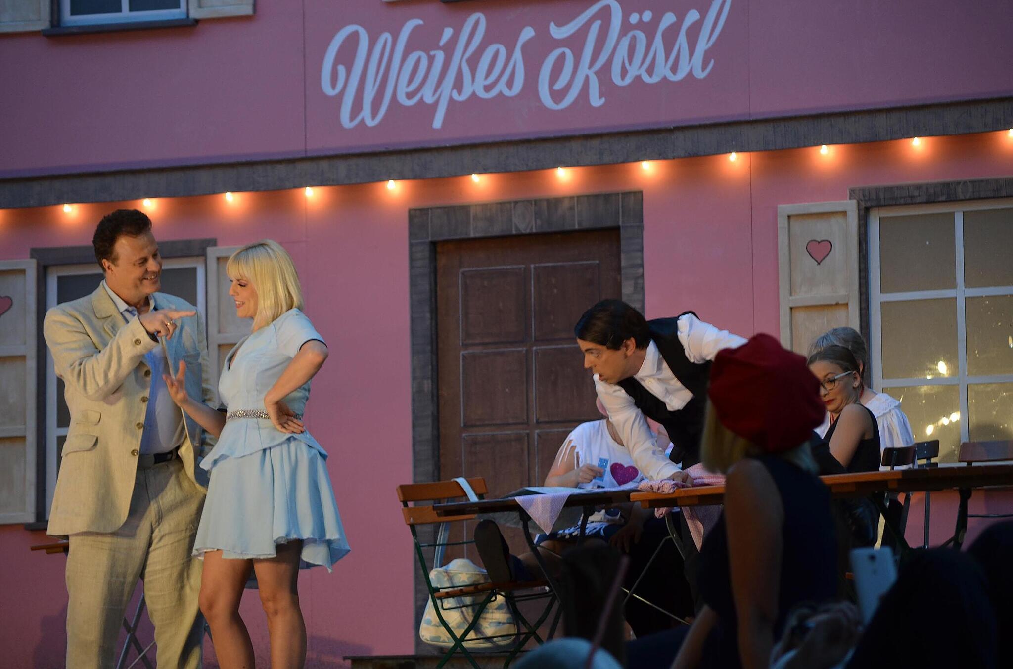 Die Sommeroperette Heldritt zeigt die Operette „Im weißen Rössl“