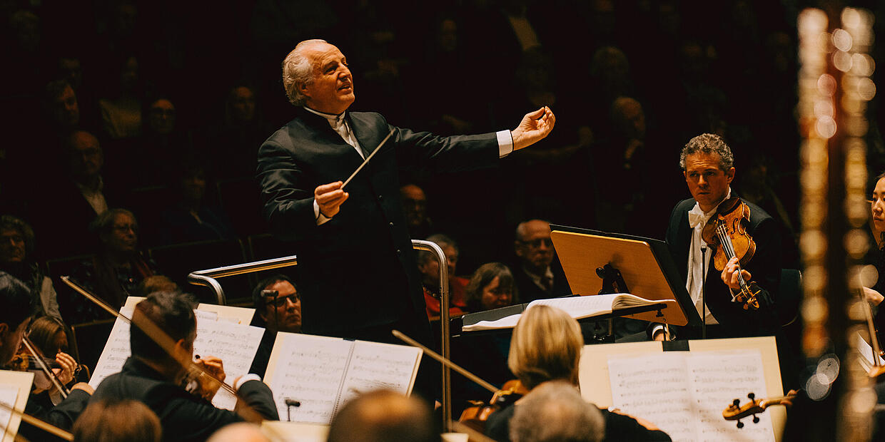 Bamberger Symphoniker: Manfred Honeck dirigiert Totengedenken