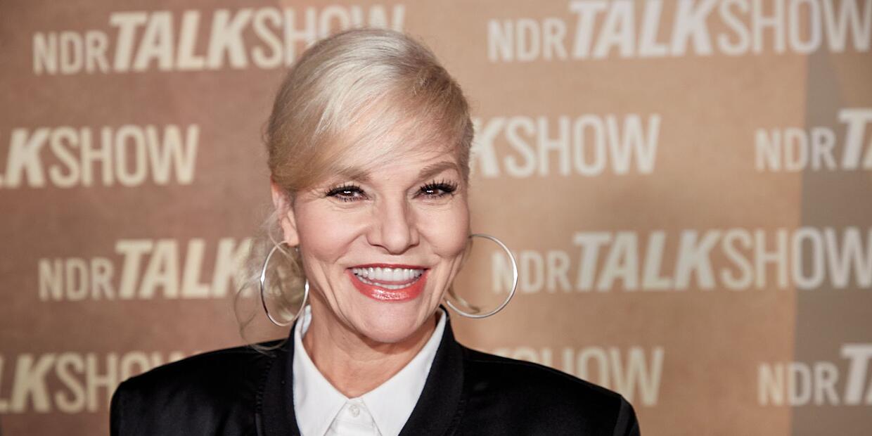 Ina Müller sammelt Ideen für Lieder in «Steinzeit-Kalender»