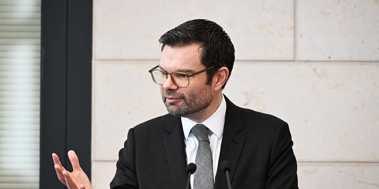 Buschmann: Mehr Gemeinschaft und Verfassungspatriotismus