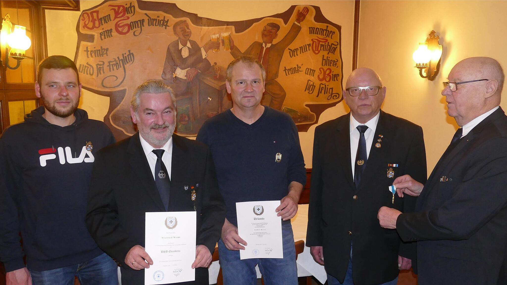 Großes Verdienstkreuz am Bande für Bernhard Kniewasser