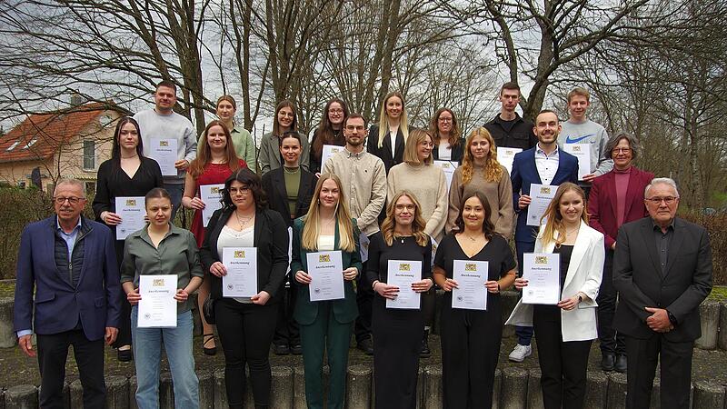 Übergabe der Abschlusszeugnisse an der Staatlichen Berufsschule Bad ...