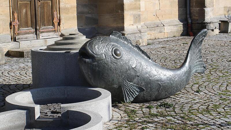 „Fisch-Brunnen“ vor der St.-Anna-Kirche bekommt neue Pumpe