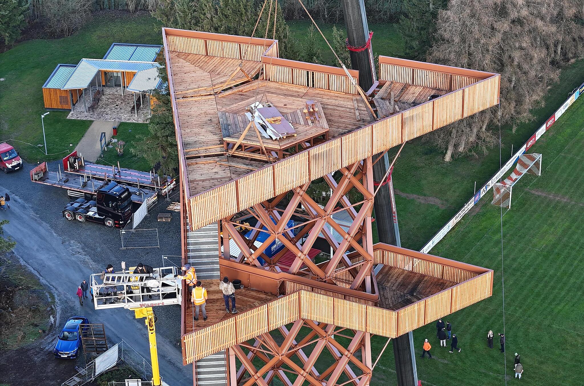 Der Pressecker Aussichtsturm ist komplett