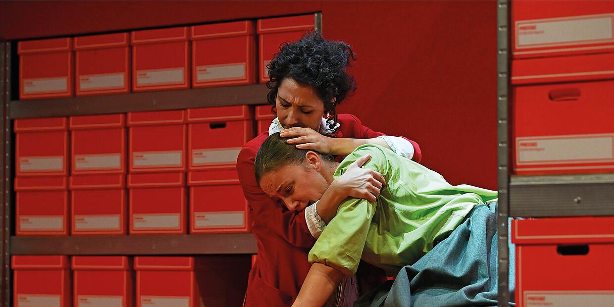 E.T.A.-Hoffmann-Theater Bamberg: Hexenverbrennung auf Bühne