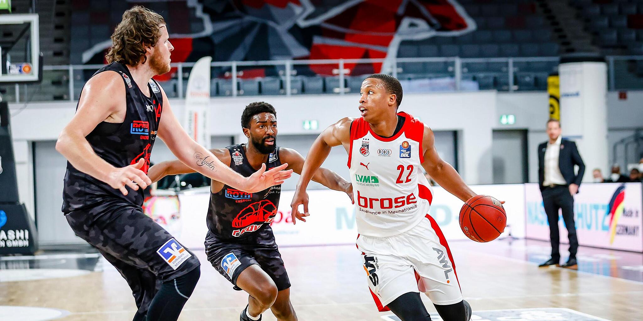 Brose Bamberg besiegt in der Basketball-Bundesliga die Gießen 46ers und ...