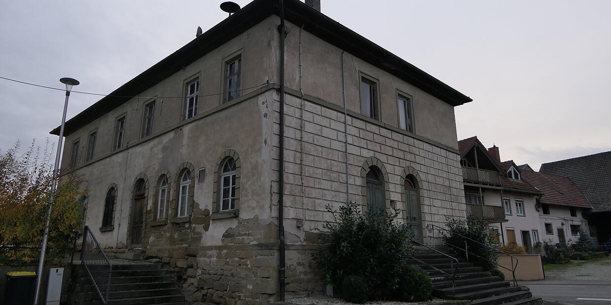 Zukunft des alten Schulhauses in Krum ist ungewiss: Wird das ...