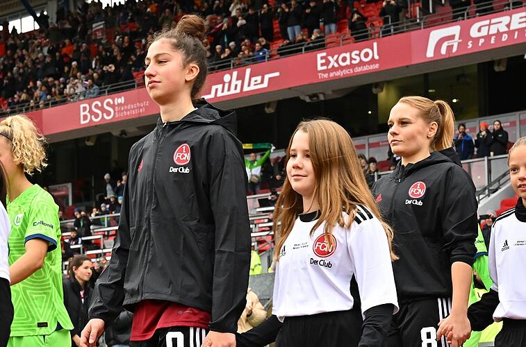 Fußballerin Emma Kusch spielte mit dem 1. FC Nürnberg erstmals im Max ...