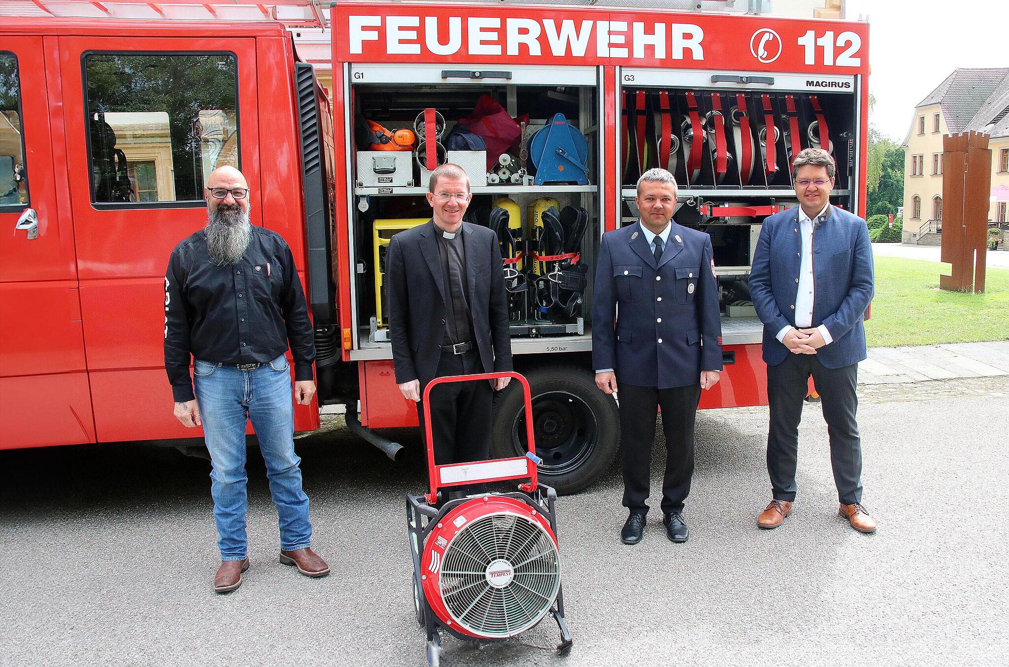 Die Kleinwenkheimer Feuerwehr erhielt eine wichtige Spende aus Ursberg