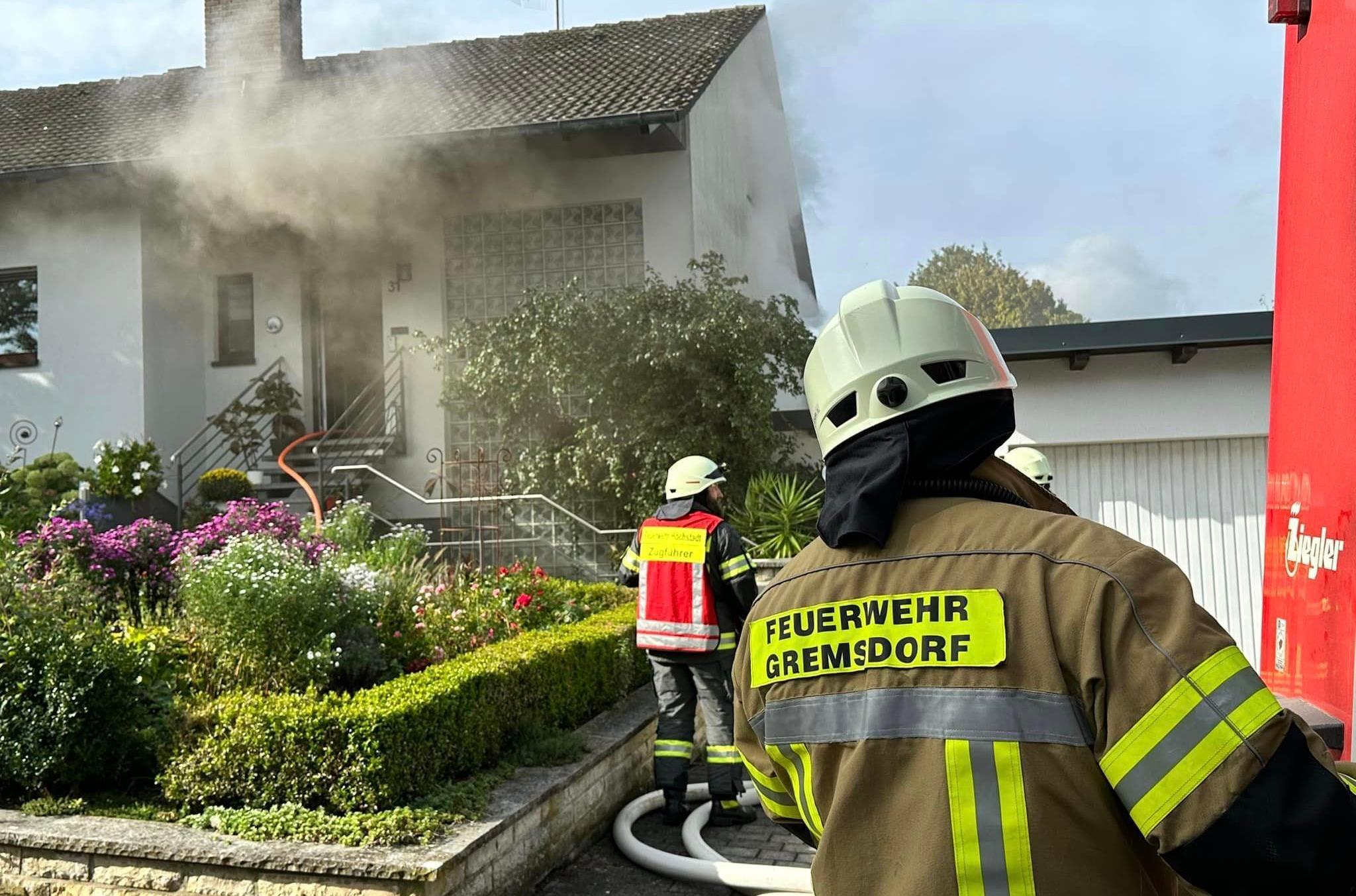 Bei Feuer im Keller eines Wohnhauses in Gremsdorf entsteht ein hoher Schaden