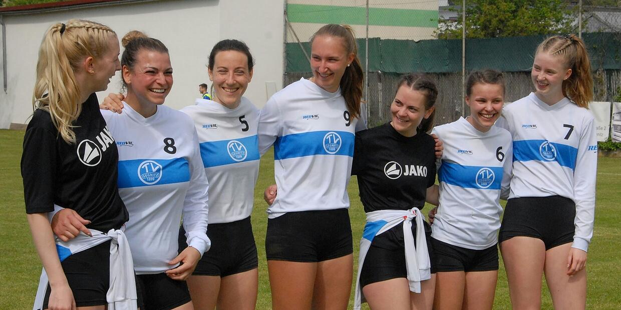 Die Faustballerinnen des TV Segnitz wollen "endlich ganz oben angreifen"