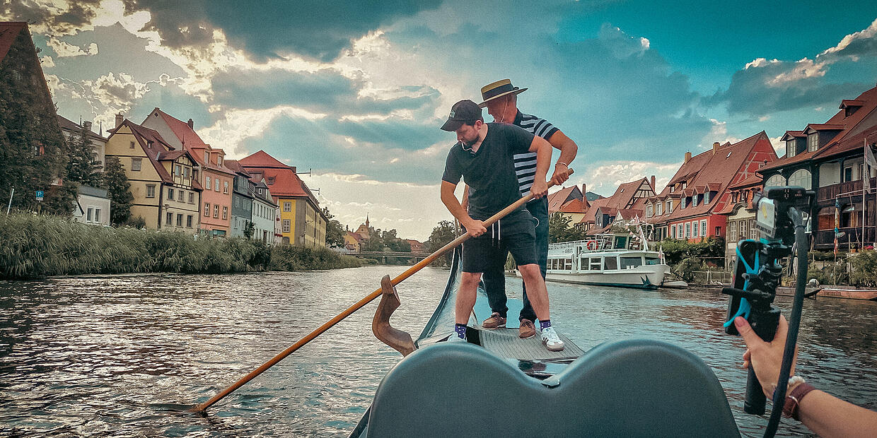 Influencer Adam Wolke kommentiert live in Bamberg