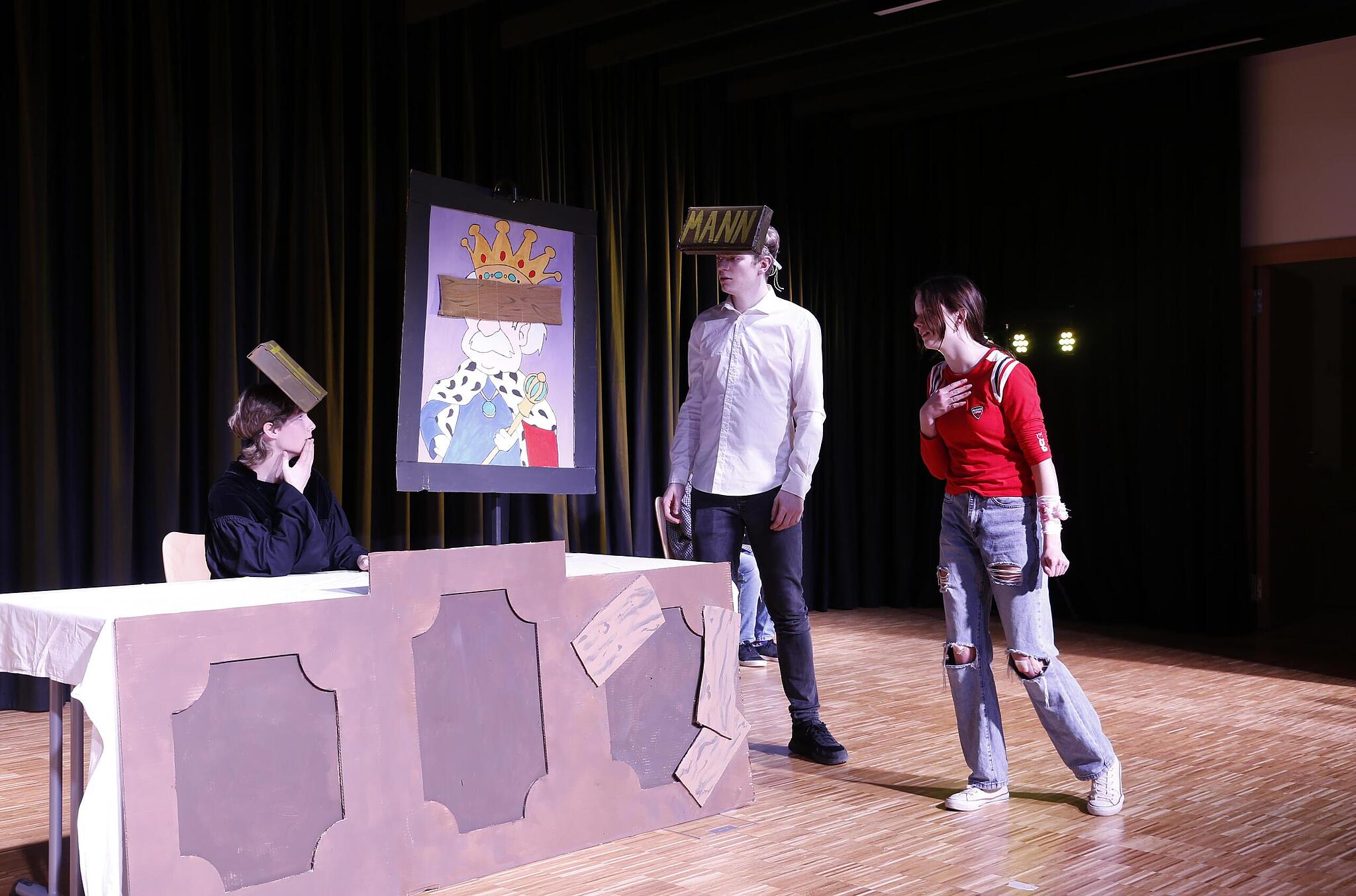 Gymnasium Ebern spielt: Wie abhängig ist Demokratie von Lobbyismus und ...