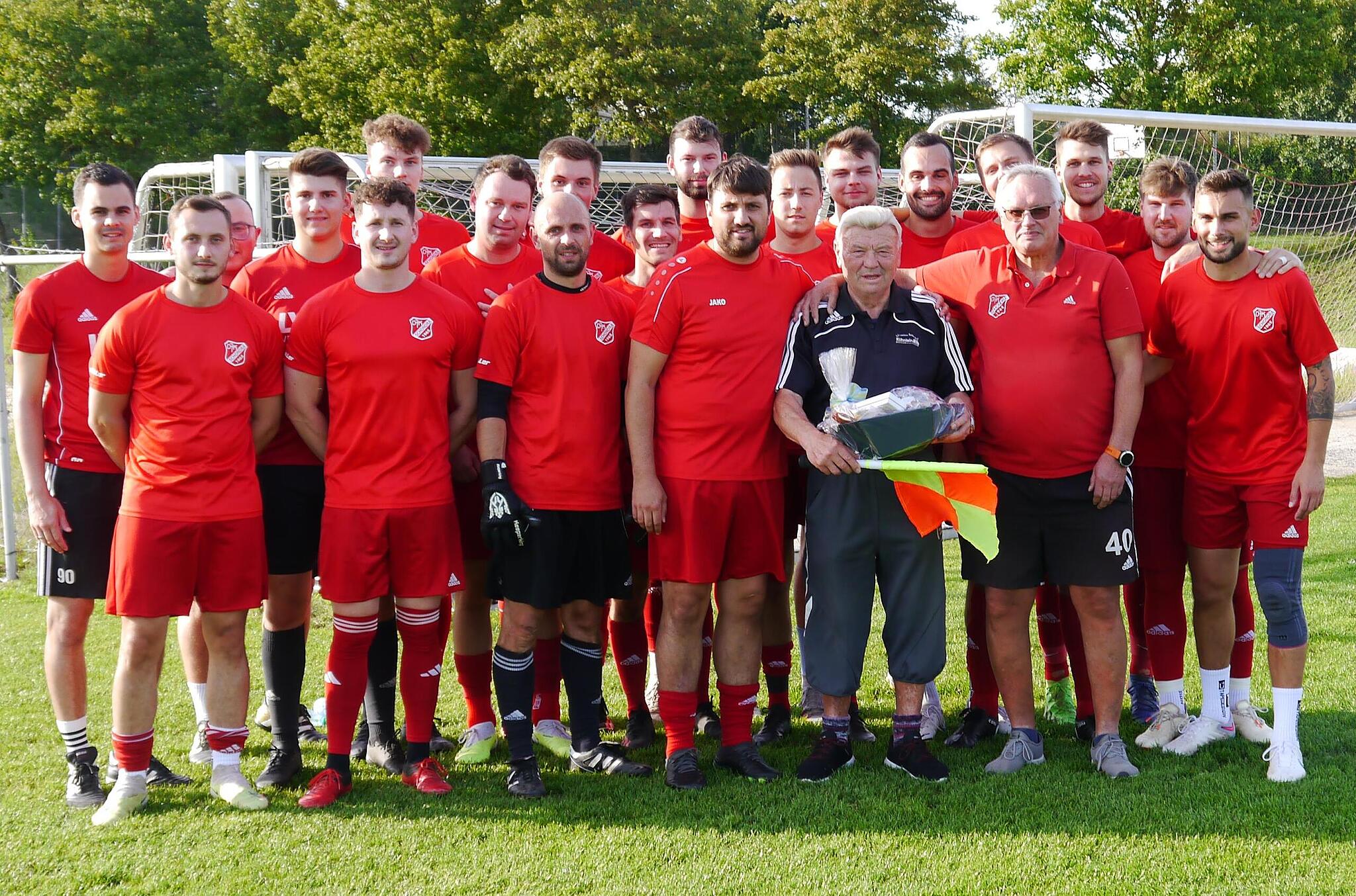 Fußball: Albert Platzer war 36 Jahre Linienrichter für die DJK Schondra