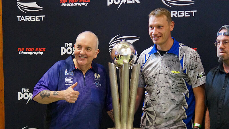 Phil Taylor in Staffelstein: Darts-Legende begeistert Fans
