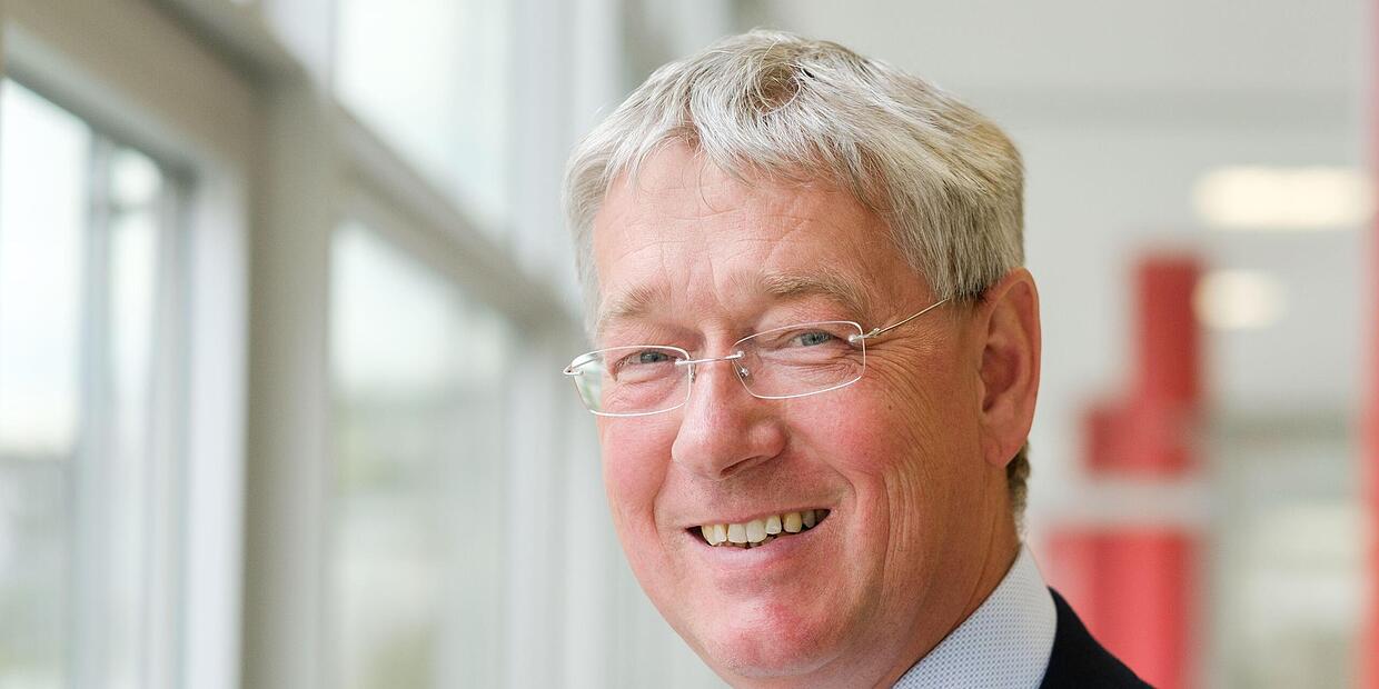 Interview mit Eckart Conze Historiker Professor über Nazi-Methoden ...