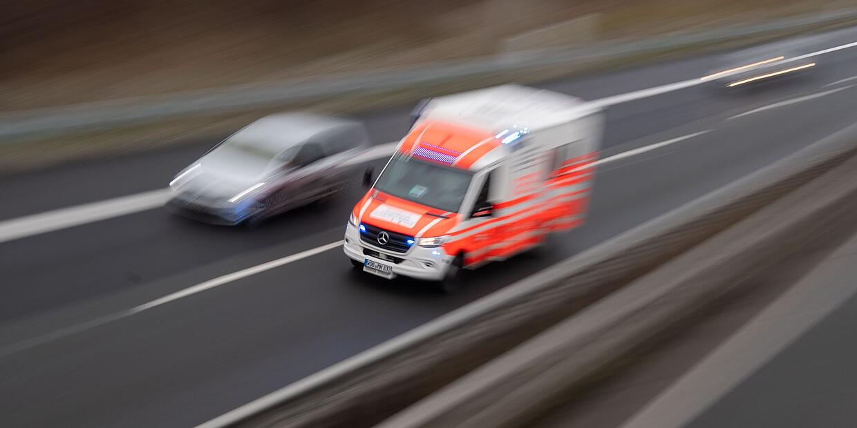 Bahnmitarbeiter bei Betriebsunfall schwer verletzt