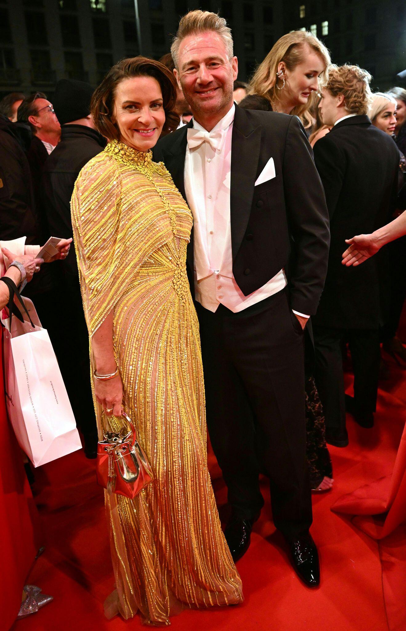 Opernball glitzert ohne Lugner mit Sternchen statt Stars