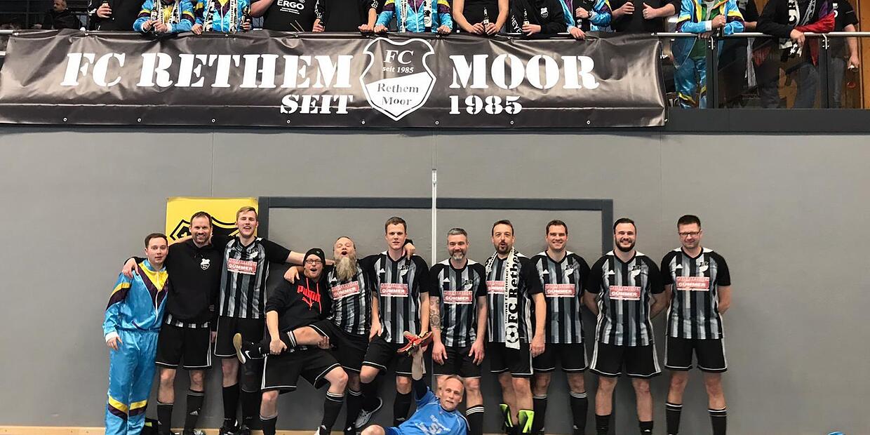 Hallenfußball: Kultige Truppe des FC Rethem Moor kommt jährlich zum SV ...