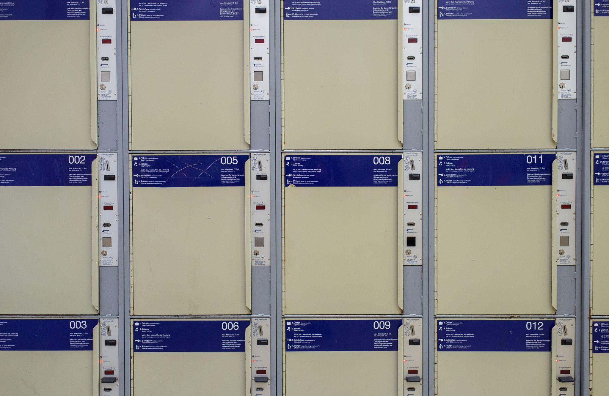 Bahnmitarbeiter findet Urne von Verstorbenem in Schließfach