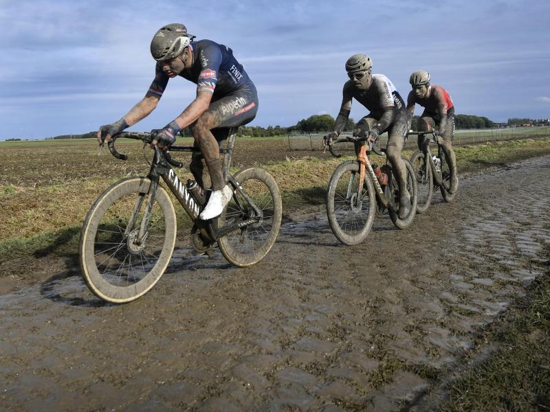 Triumph im Dreck: Colbrelli gewinnt in Roubaix