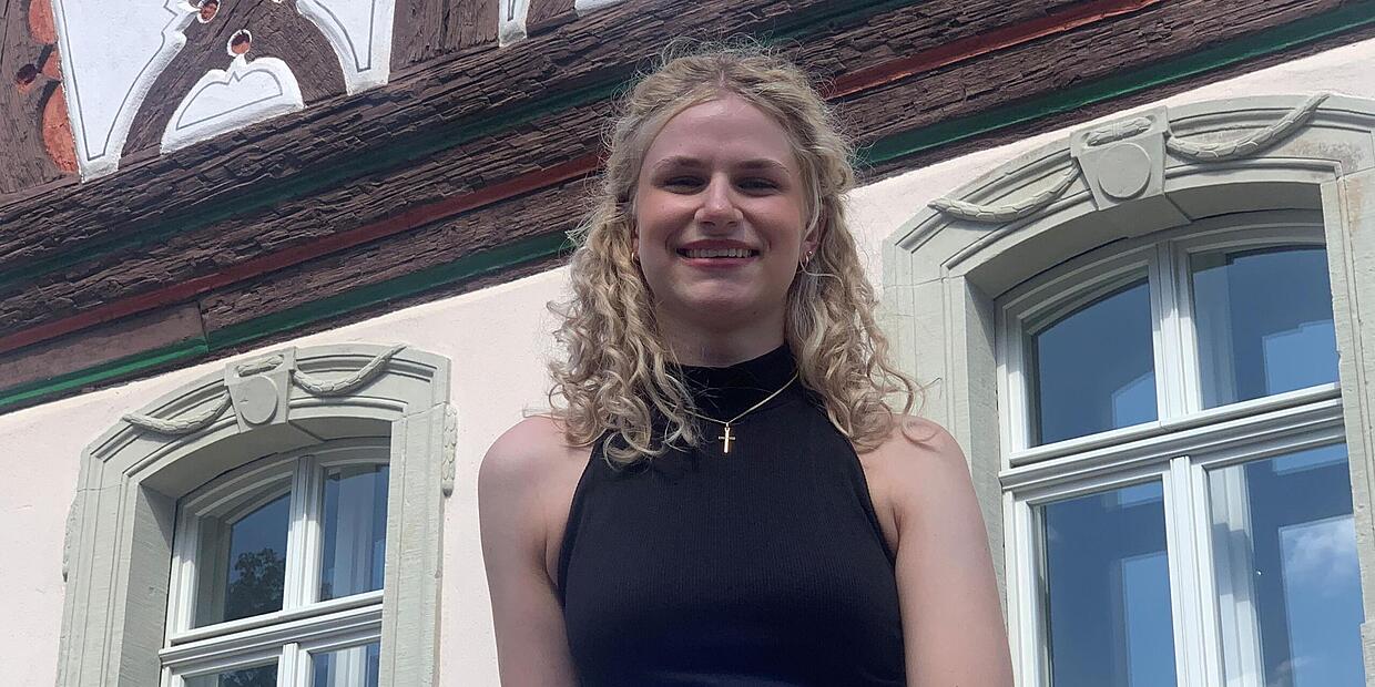 Hannah Lieb spielt die Ottilia beim Heimatspiel Die Schutzfrau von ...