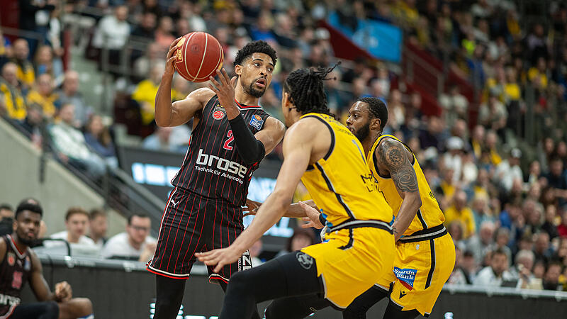 Bamberg Baskets feiern historischen Sieg bei den MHP Riesen Ludwigsburg