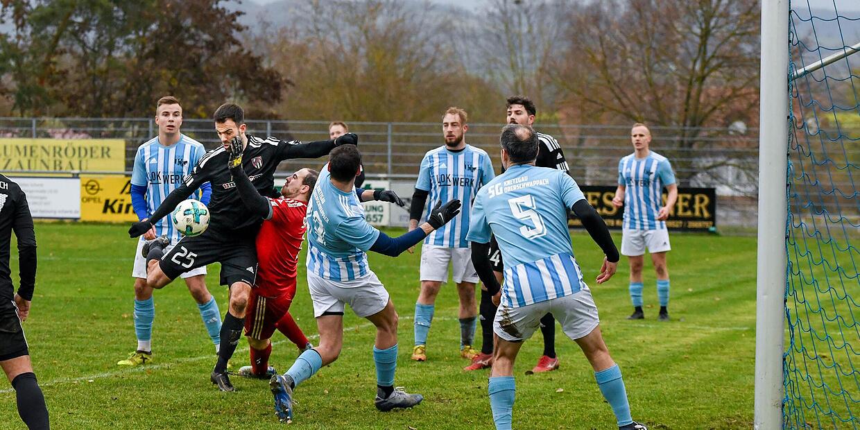 Fußball: Knetzgau geht gegen Schwarzach unter, Sand holt Punkt