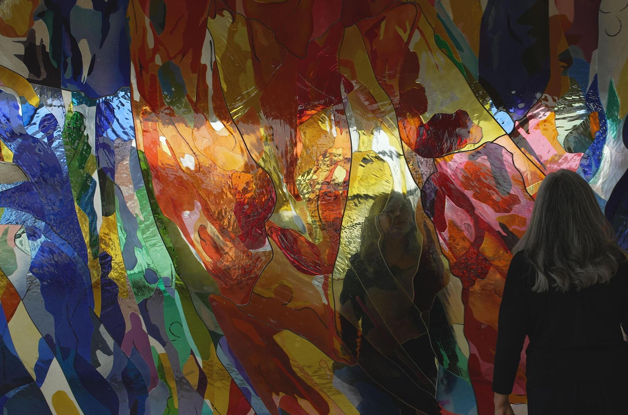 Sensible Kunst wie eine Umarmung. Die afghanisch-deutsche Künstlerin ...