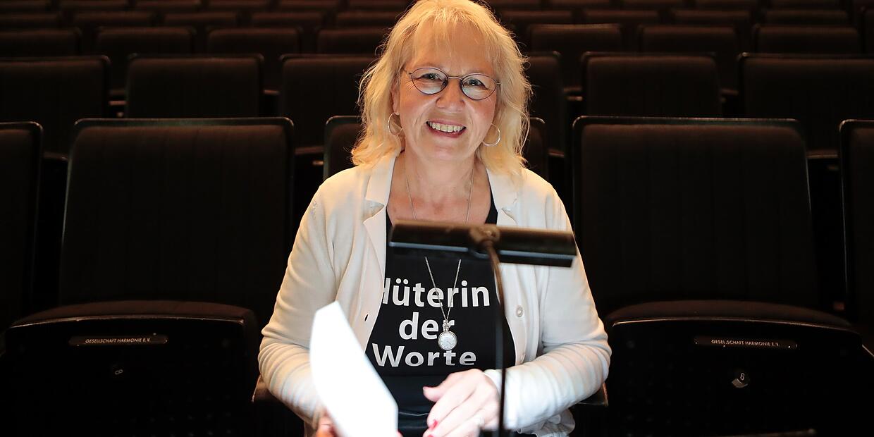 E.T.A.-Hoffmann-Theater in Bamberg: Souffleuse Jutta Vogel hilft ...