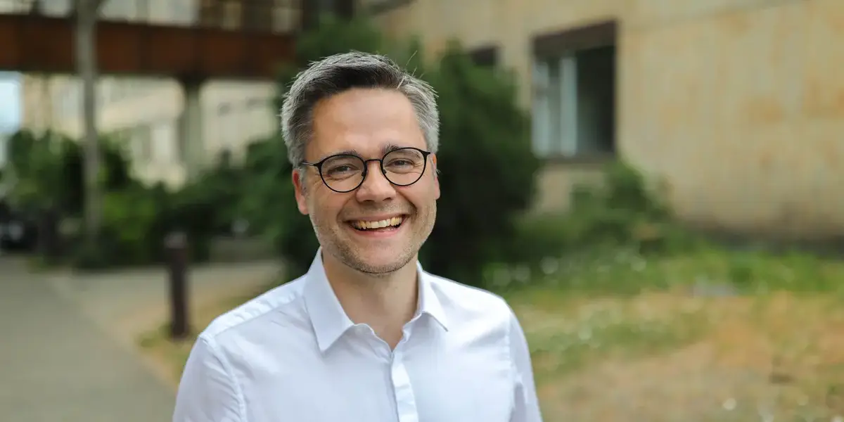 Kurzportrait und Artikel über Martin Friesl