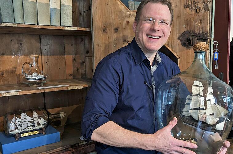 Die Ergebnisse seines besonderen Hobbys zeigt Matthias Schultz (Bad ...