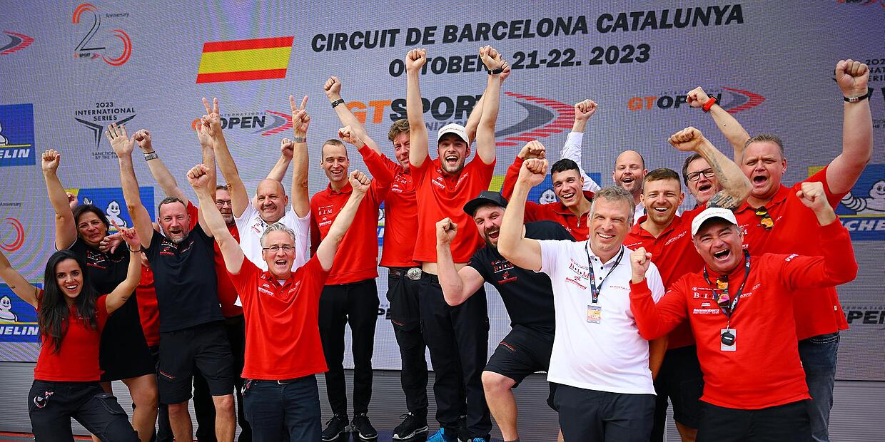 Motorsport: Der Kirchleuser Christopher Haase gewinnt mit Simon Reicher ...