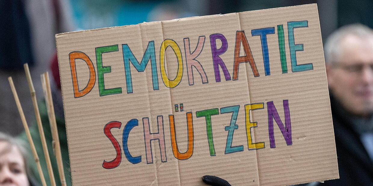 Demokratie-Demos: Politiker müssen lernen, damit umgehen – oder gehen