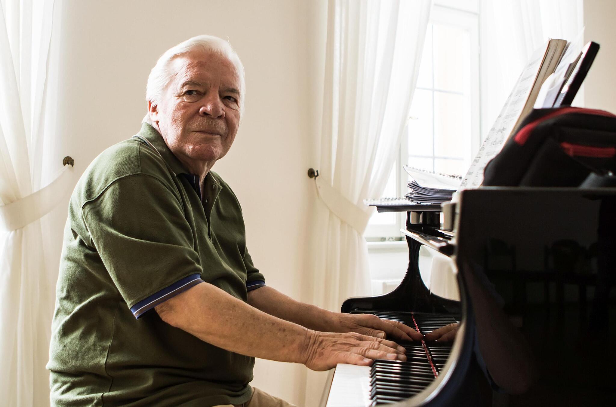 Reinhard Schmidt: Sommeroperette Heldritt trauert