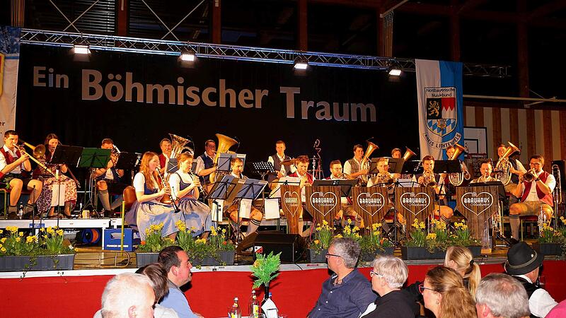 Blasmusik in Bad Staffelstein: Musikanten erobern mit Böhmischen Traum 900 Herzen