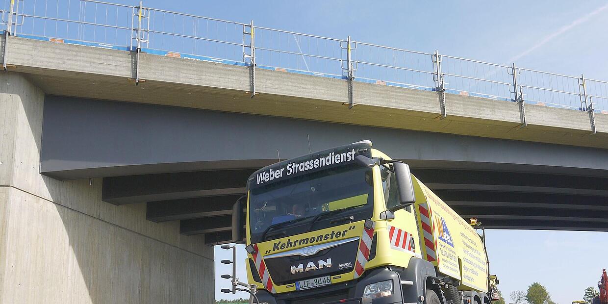 Die Arbeiten bei Haarbrücken an der neuen Brücke an der Bundesstraße 4 ...