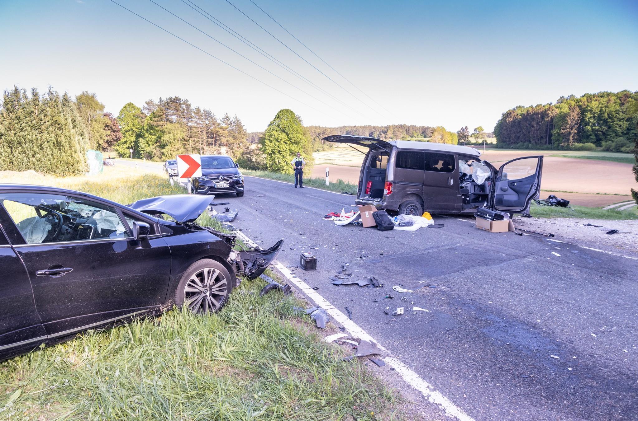Frontalzusammenstoß: Schwerer Unfall bei Gößweinstein – Feuerwehr ...
