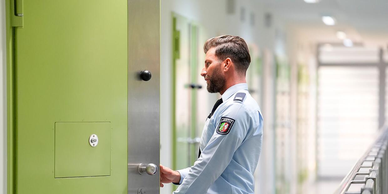 Arbeitsplatz Gefängnis: Was macht ein JVA-Beamter?
