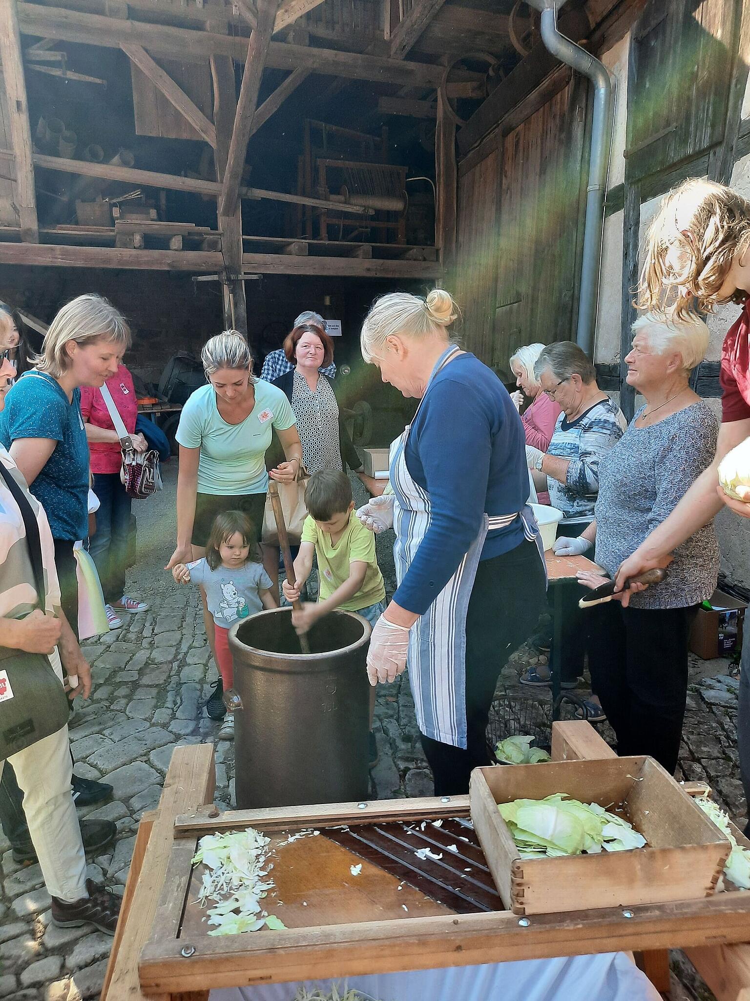 Freilandmuseum Kirchenburg Mönchsondheim: Historische Erntearbeiten ...