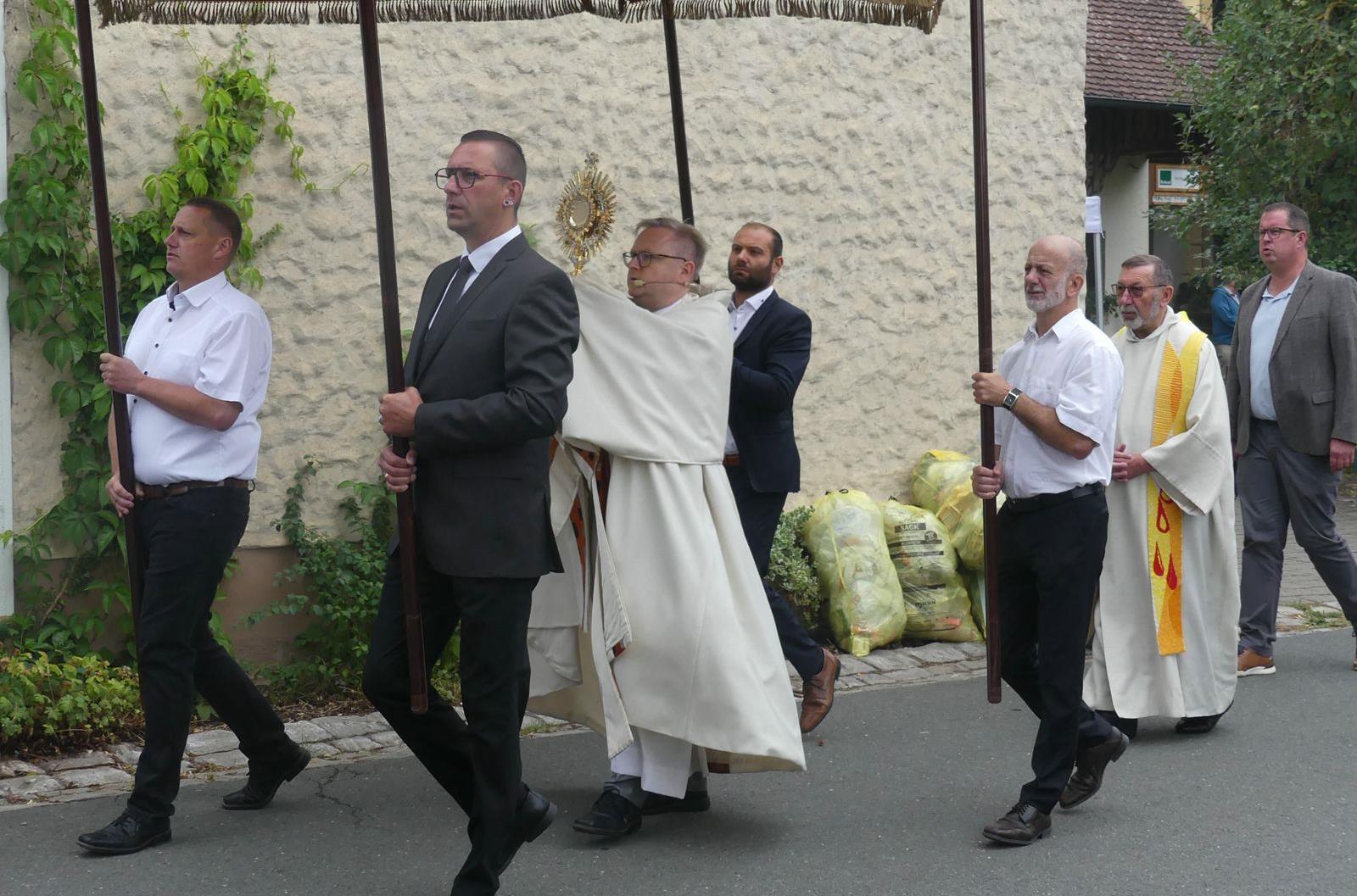 Adelsdorfer Ortsteil Weppersdorf feiert den Tag der heiligen Anna