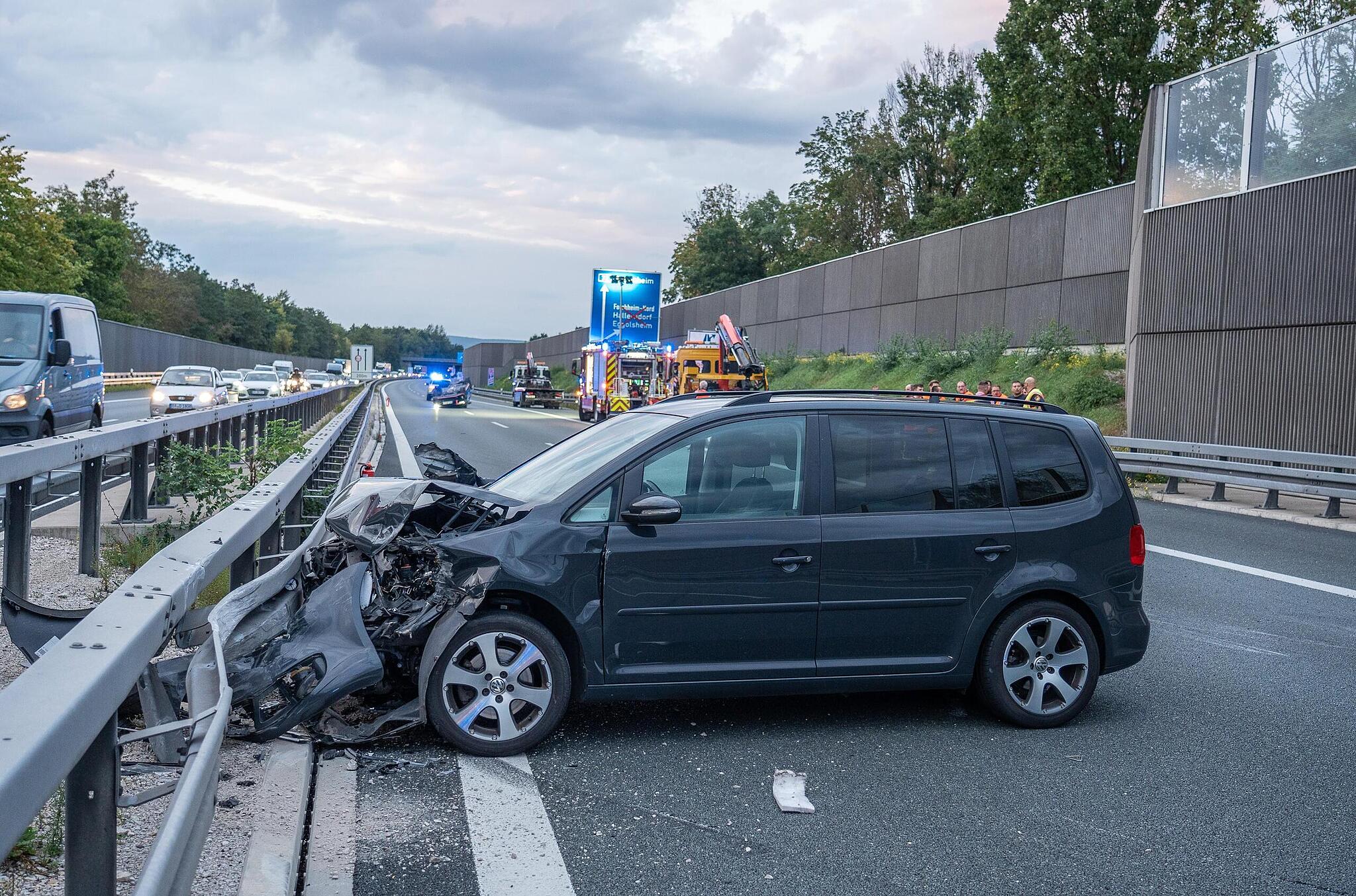 Zwei Unfälle auf der A73 sorgen für Chaos: Freundin verfolgt Unfallverursacher