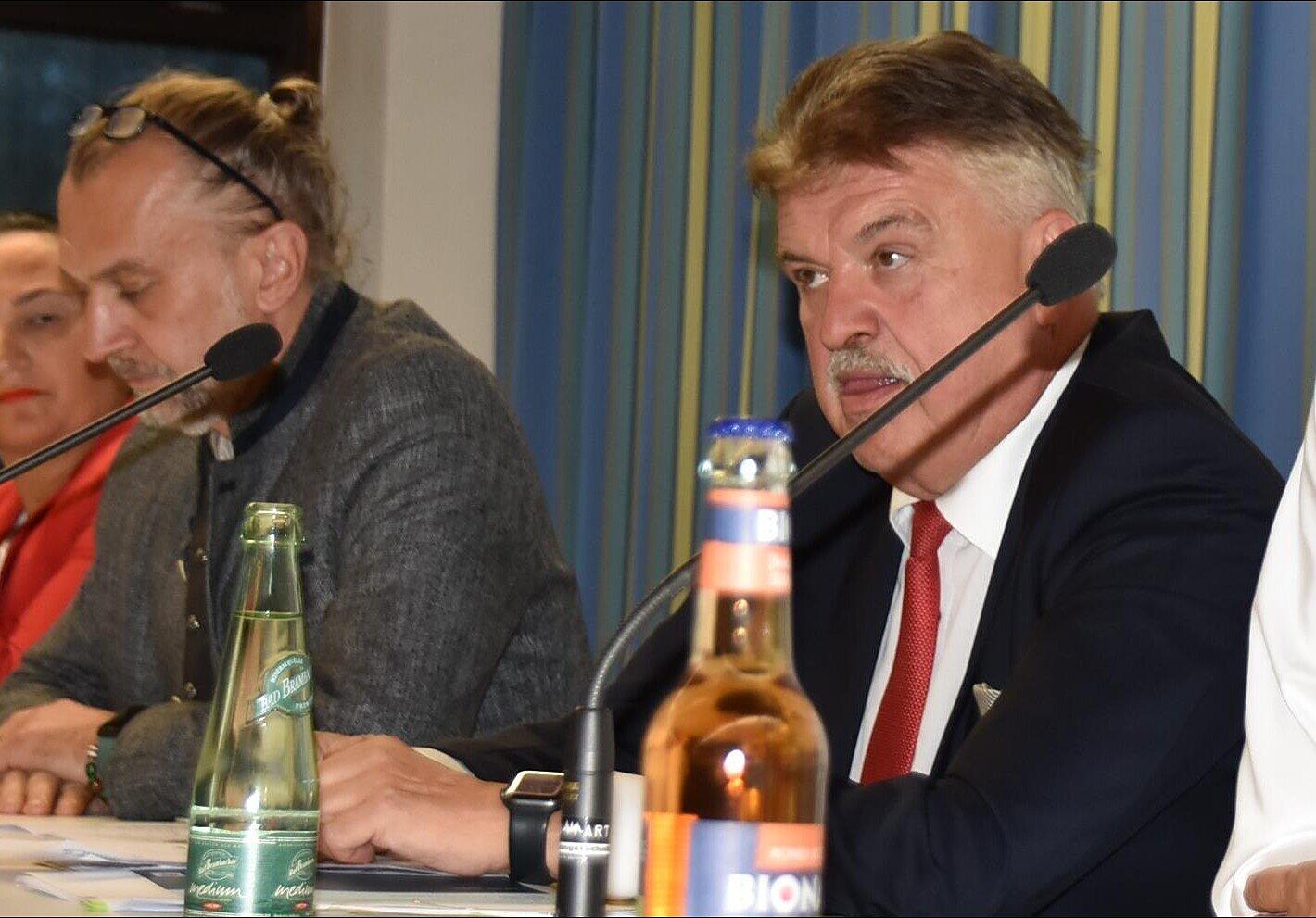 Bürgerversammlung in Schwarzach wird von bevorstehender Unterbringung ...