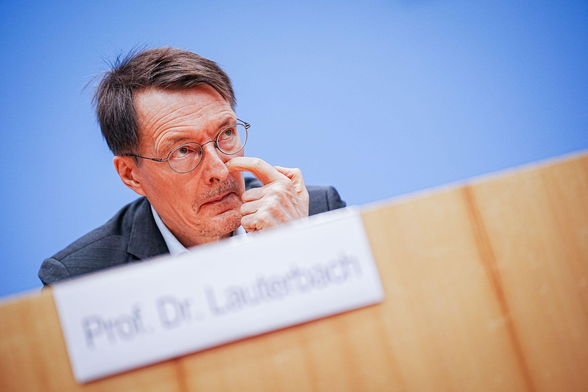 Lauterbach kritisiert Ende der Maskenpflicht im ÖPNV