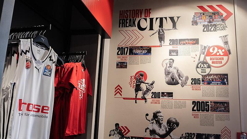 Basketball: Ein Blick in den neuen Fanshop der Bamberg Baskets