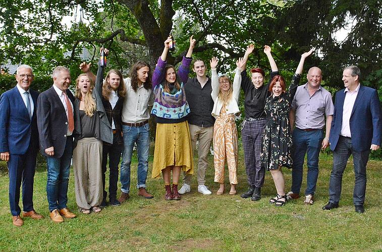 Absolventinnen und Absolventen der Berufsfachschule für Holzbildhauer ...