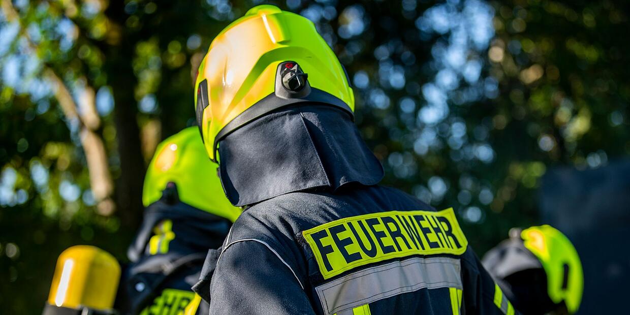 Mensch stirbt in brennendem Wohnhaus: Identität unklar