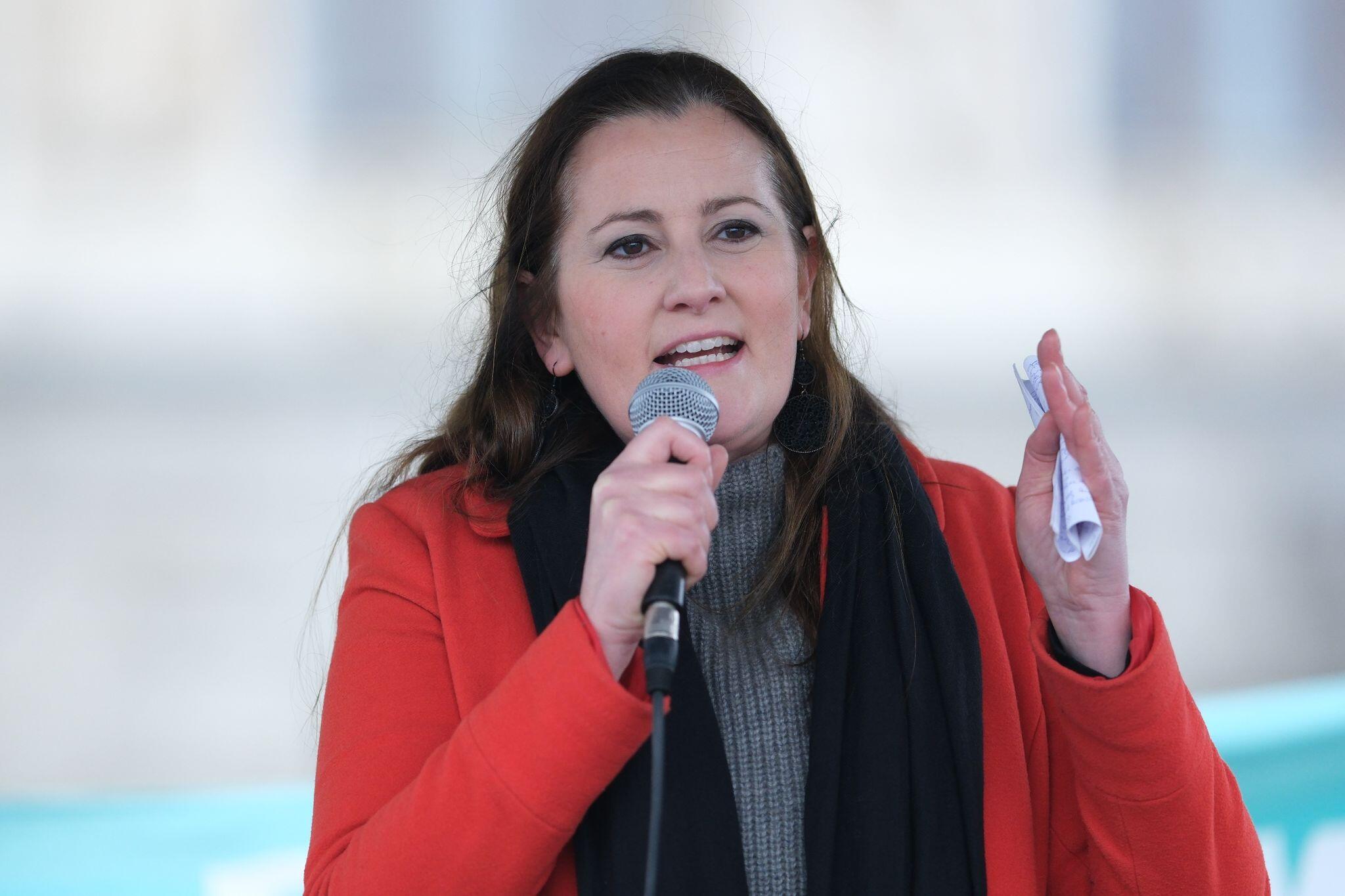 Linke-Chefin ruft bei Aschermittwoch zu Diplomatie auf