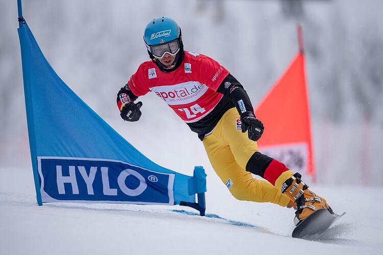 Snowboarder Baumeister kurvt in Winterberg auf Platz drei