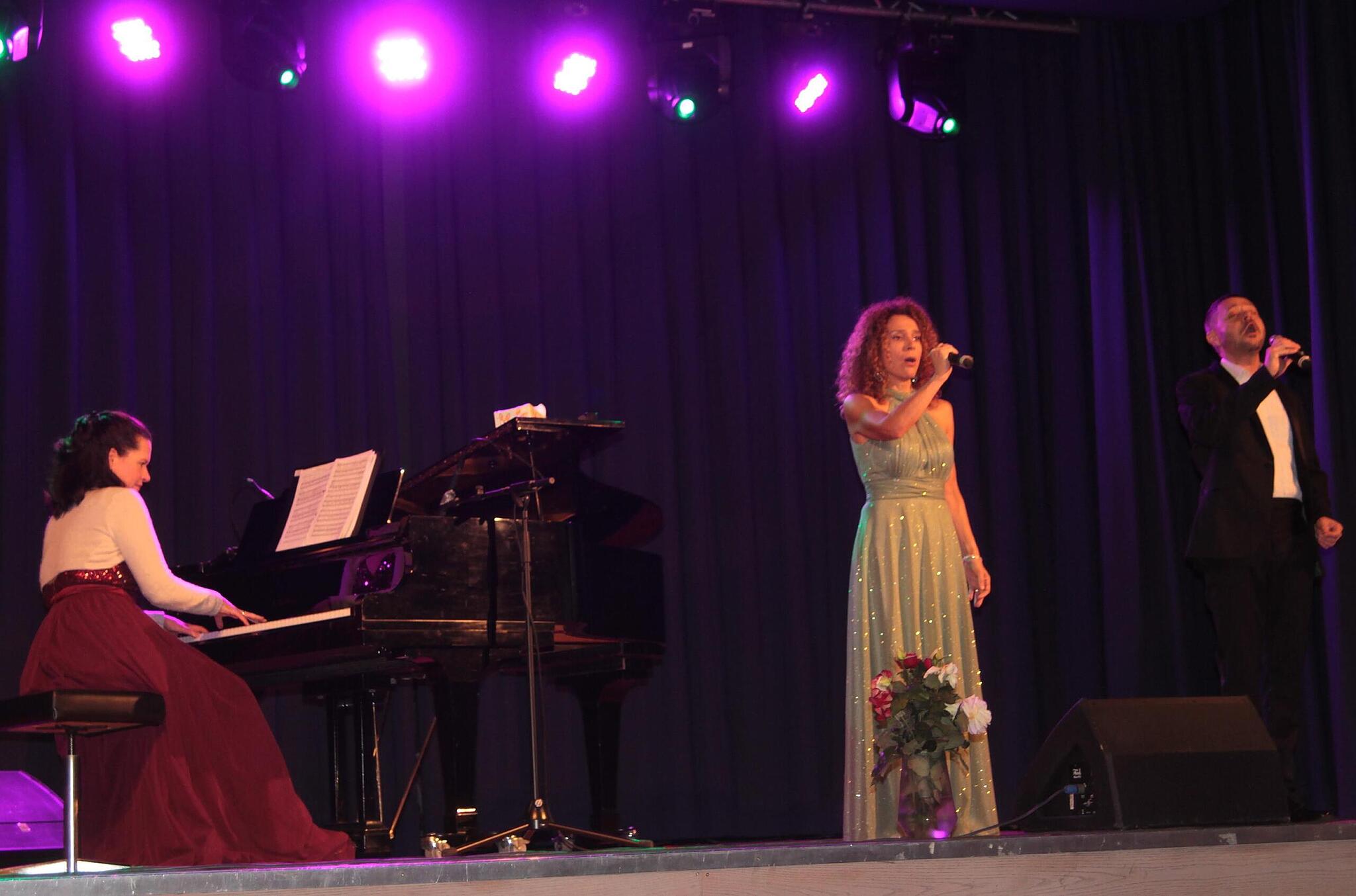 Musical-Abend in der Stadthalle Eltmann mit dem Trio „Pariser Flair“